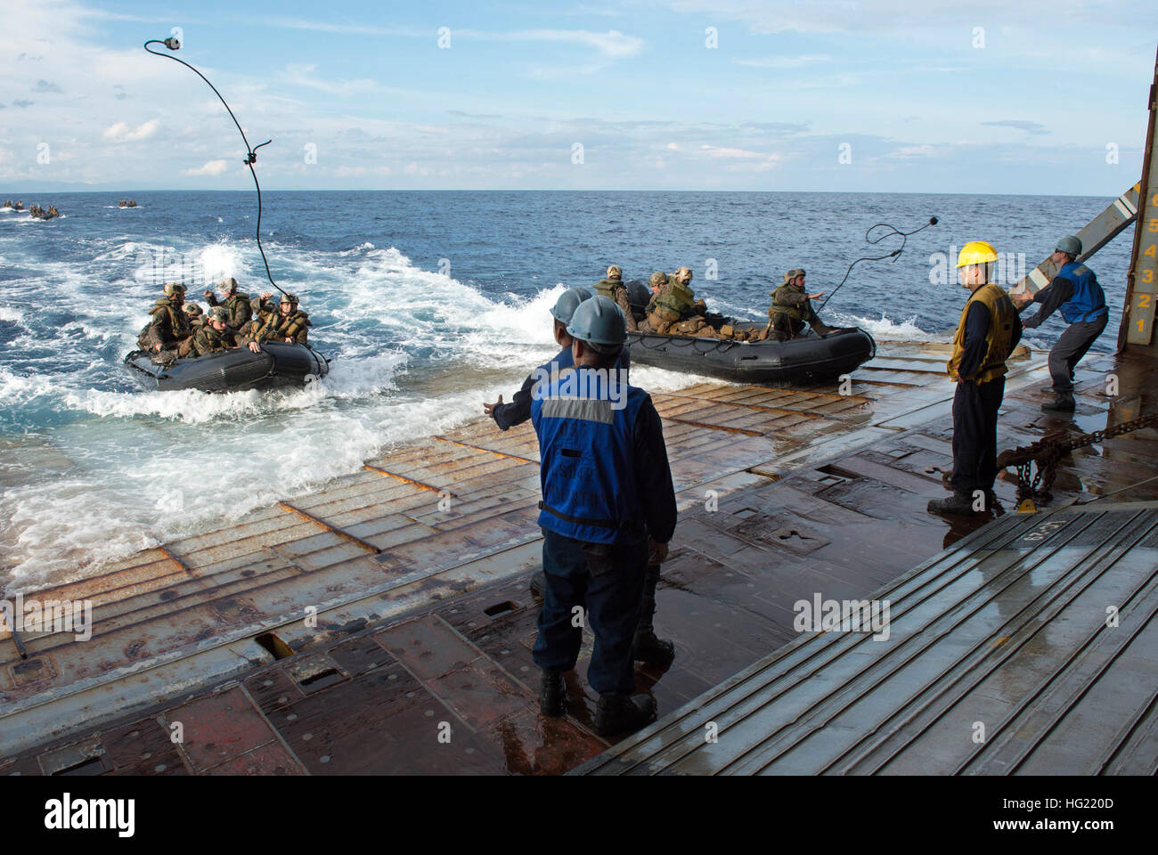 Heaving lines hi-res stock photography and images - Alamy