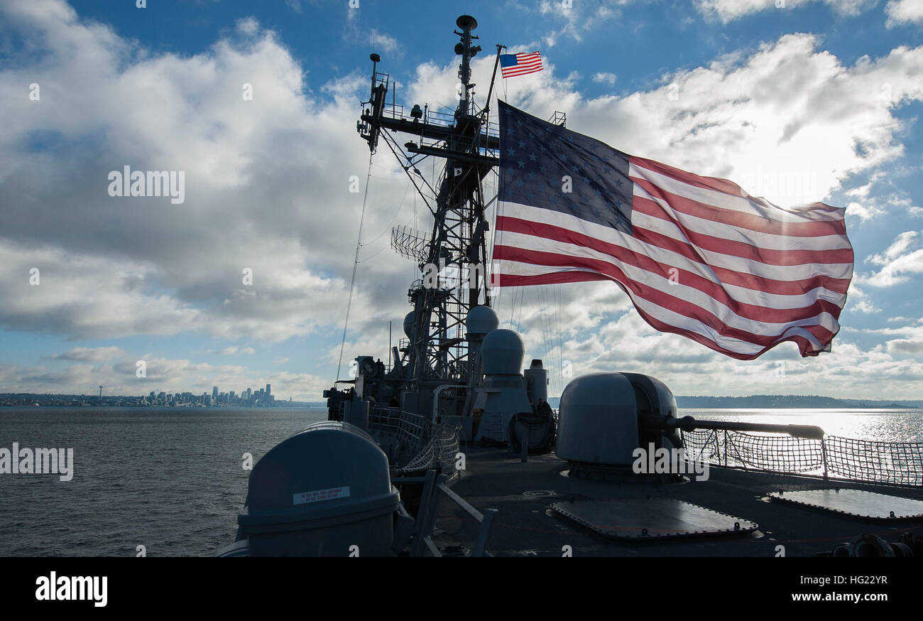 USS Ingraham (FFG 61) steams towards Seattle during a short Friends and ...