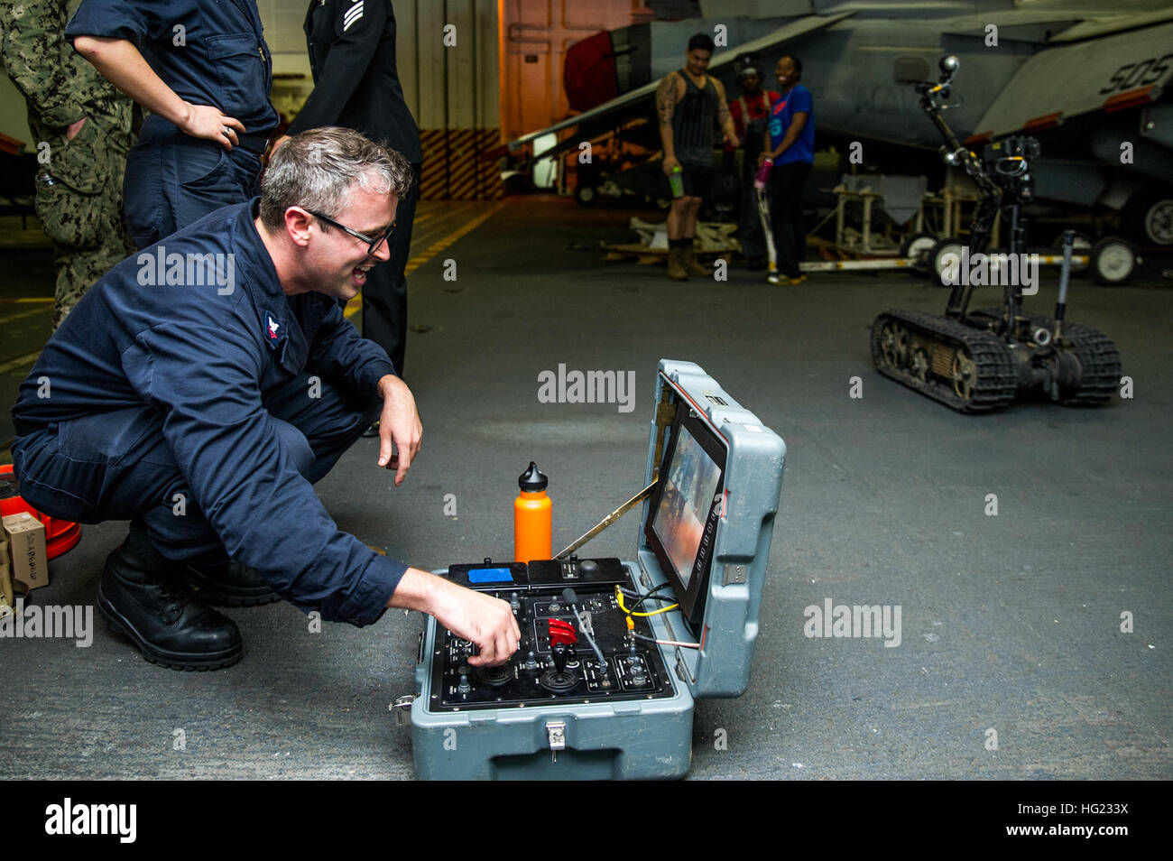 Uss george washington interior hi-res stock photography and images - Alamy