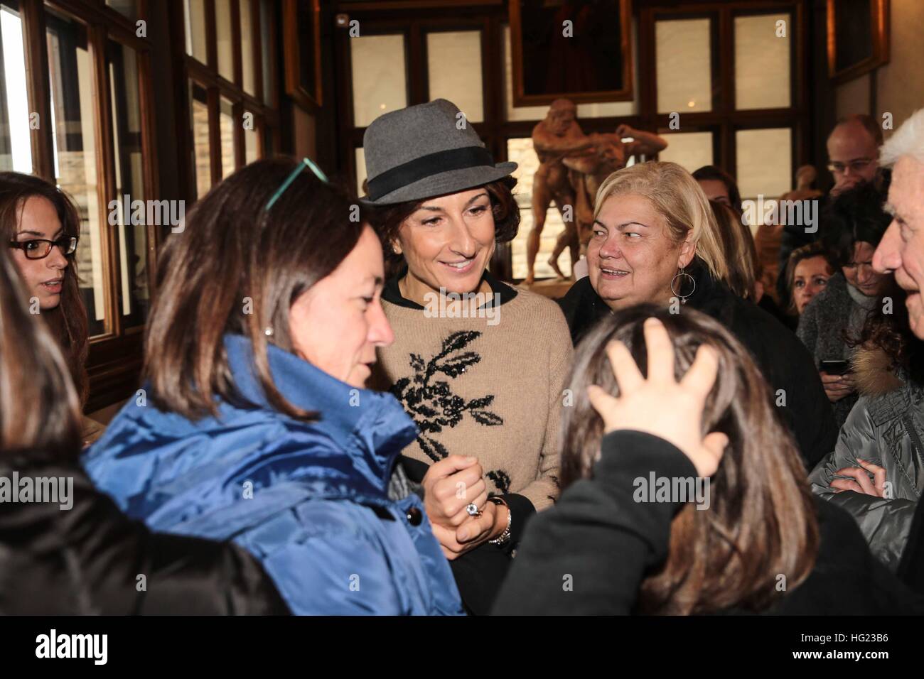 First Lady of Italy Agnese Landini joins visitors to the Uffizi Gallery ...