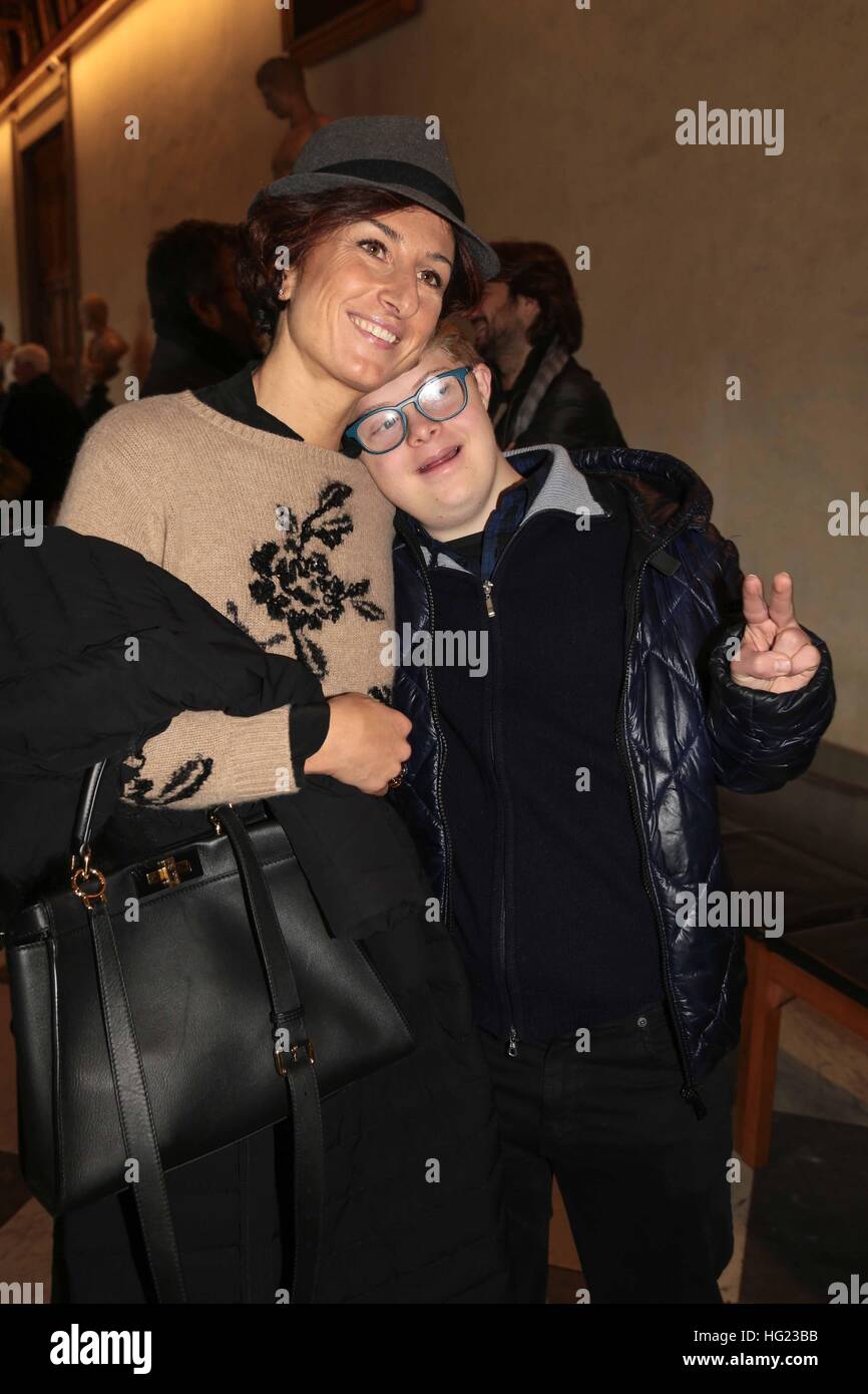 First Lady of Italy Agnese Landini joins visitors to the Uffizi Gallery ...