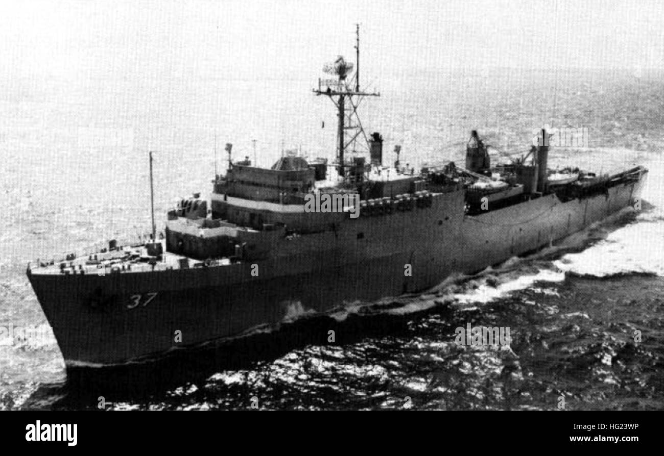 USS Portland (LSD-37) underway c1987 Stock Photo - Alamy