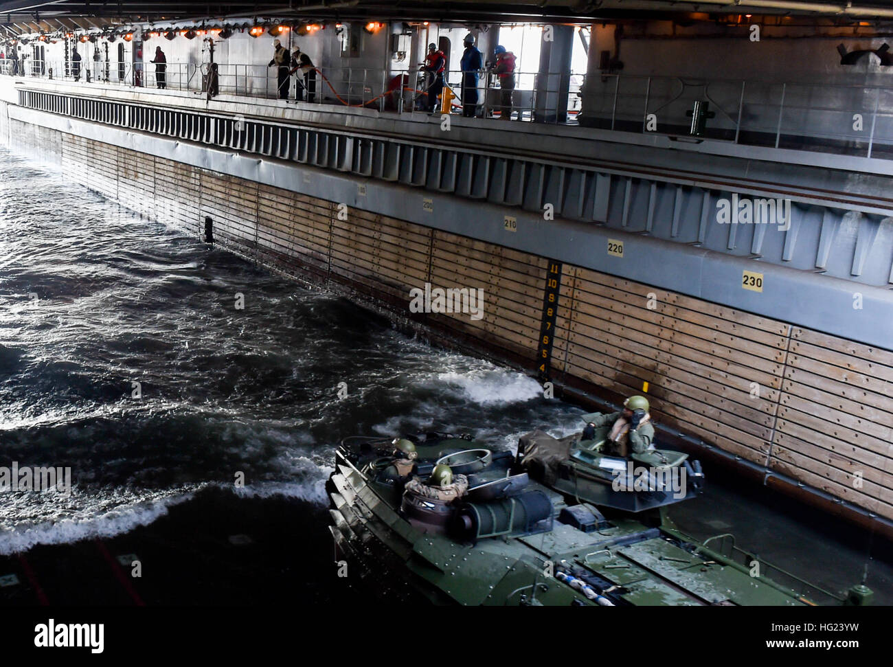 Marines of the 15th Marine Expeditionary Unit transport assault ...