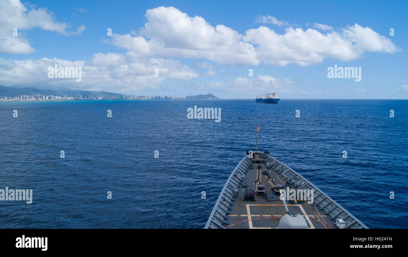 Ticonderoga-class guided-missile cruiser USS Chosin (CG 65) sets anchor ...