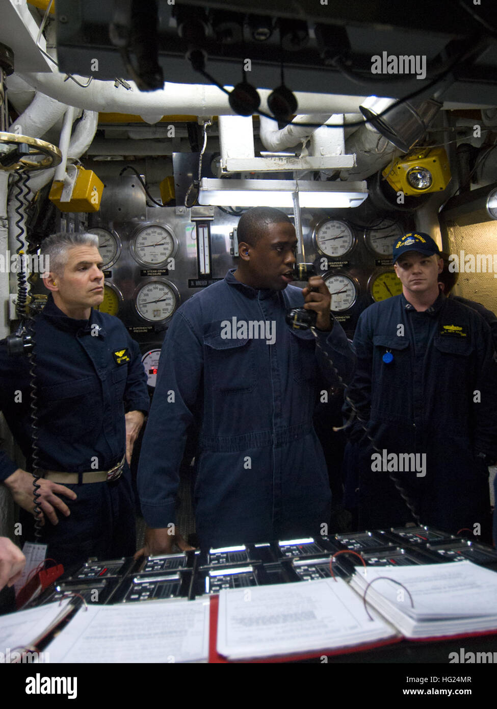 USS Blue Ridge (LCC 19), the 7th Fleet flagship, conducts a 'light off ...