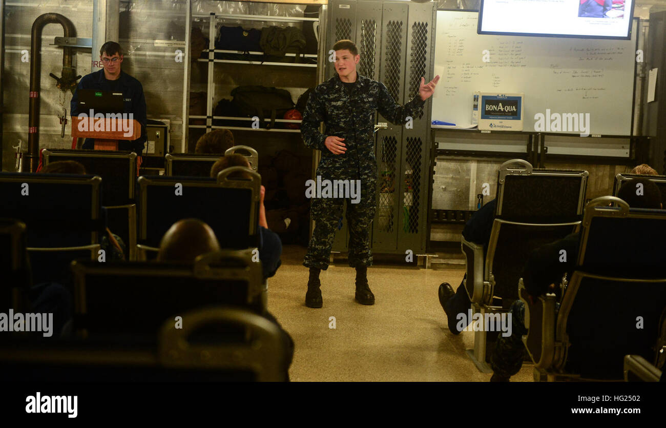 U s navy intelligence specialist 3rd hi-res stock photography and ...