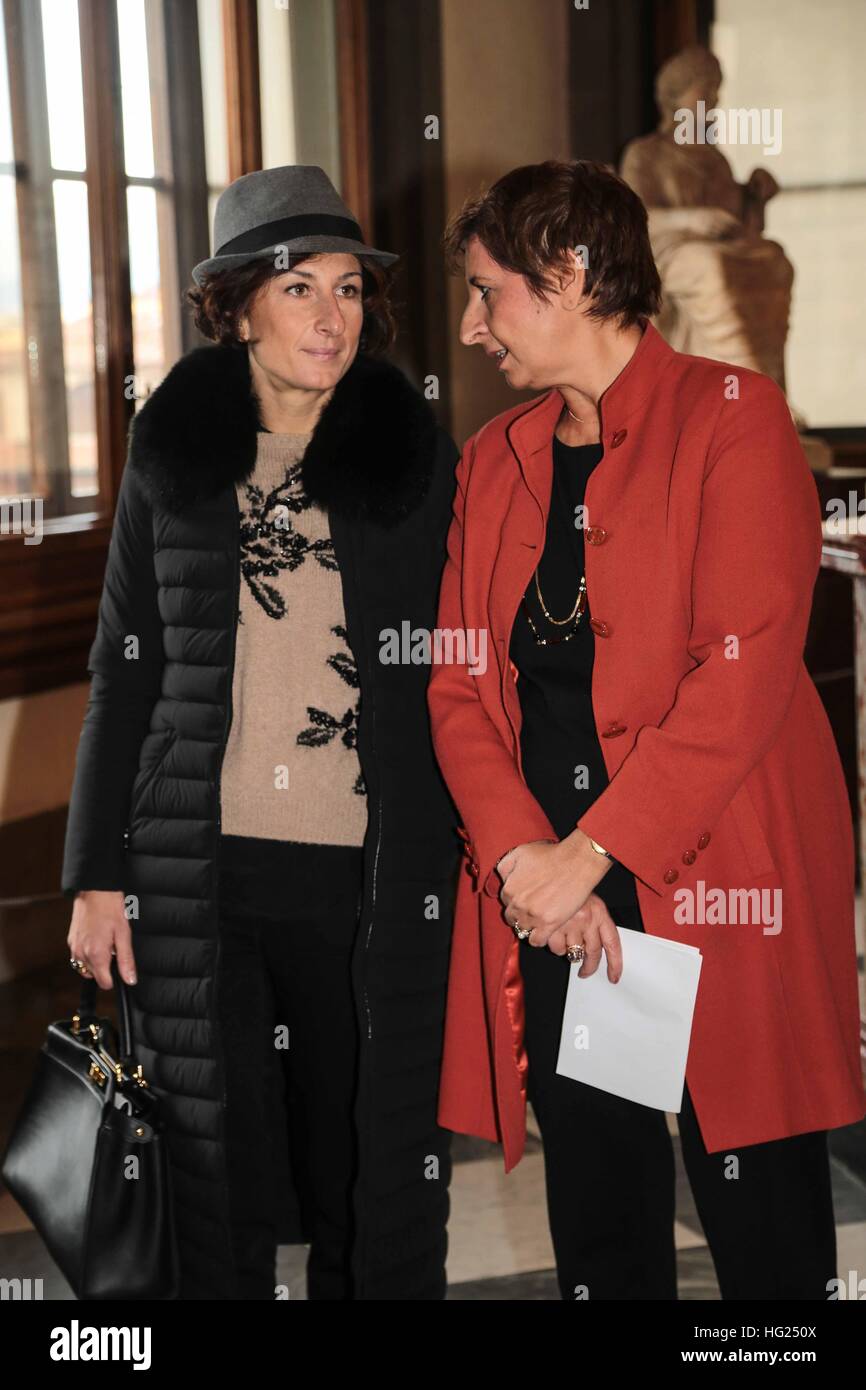 First Lady of Italy Agnese Landini joins visitors to the Uffizi Gallery ...