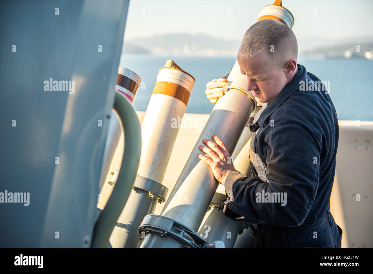 Decoy launcher hi-res stock photography and images - Alamy