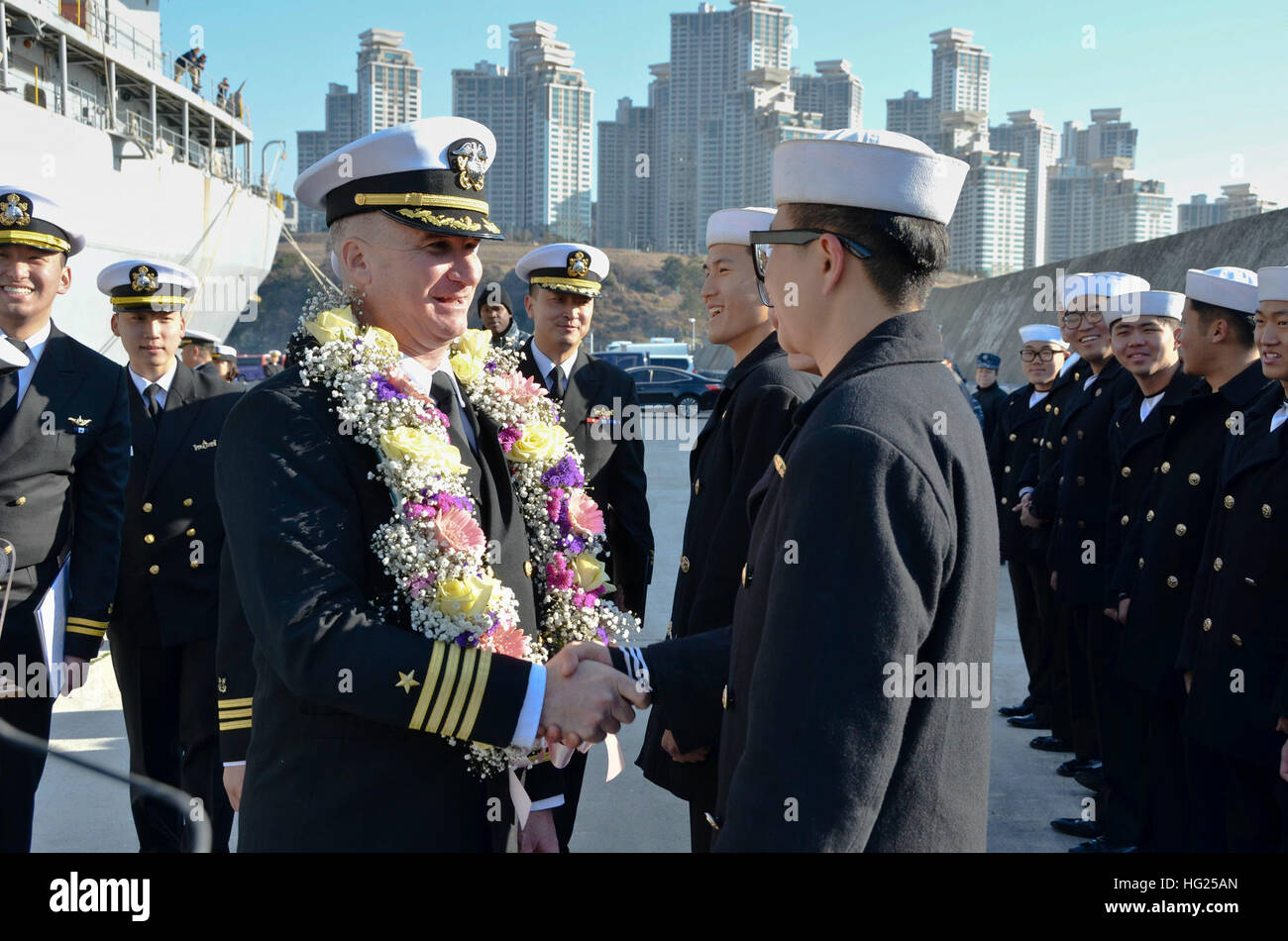 Submarine tender USS Frank Cable (AS 40), forward deployed to Guam ...