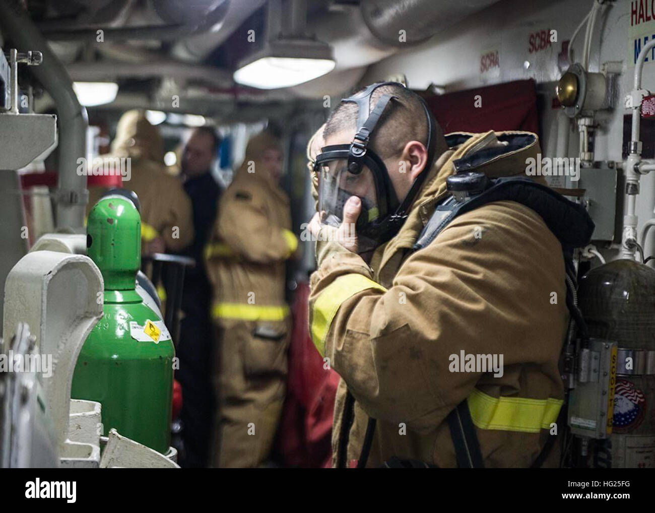 Scba mask hi-res stock photography and images - Alamy