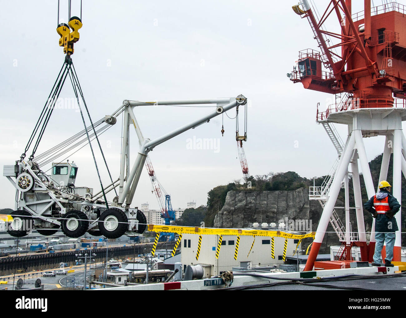 Tilly crash crane hi-res stock photography and images - Alamy