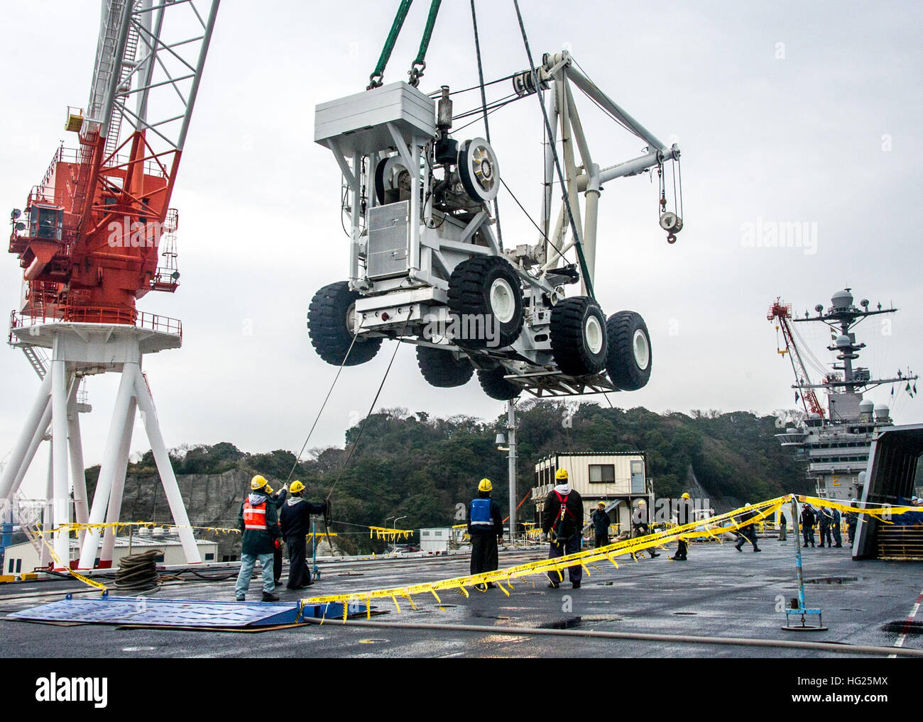 Tilly crash crane hi-res stock photography and images - Alamy