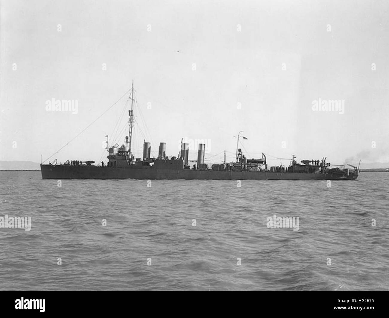 USS Hovey (DMS-11), a minesweeper with four smokestacks, twin 4/50 gun ...