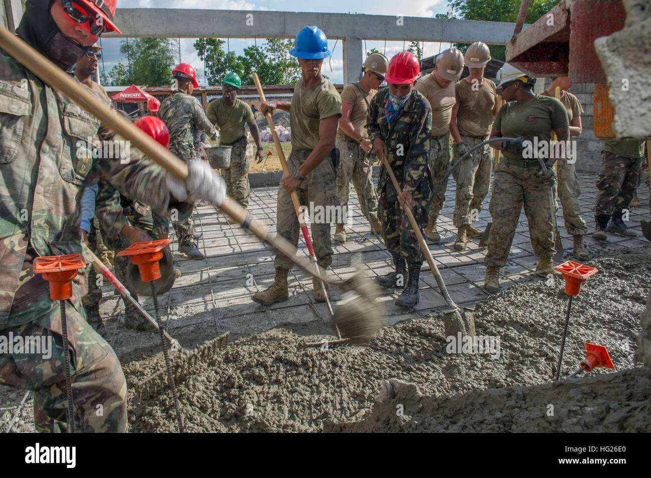 Armed Forces of the Philippines Army engineers, from the 552nd Engineer ...