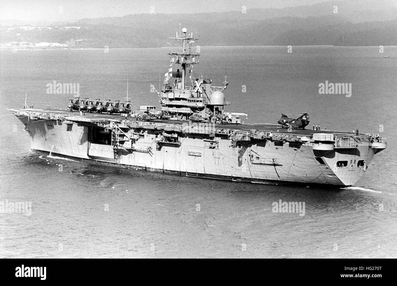 USS Tripoli (LPH-10), an amphibious assault ship, enters Subic Bay ...