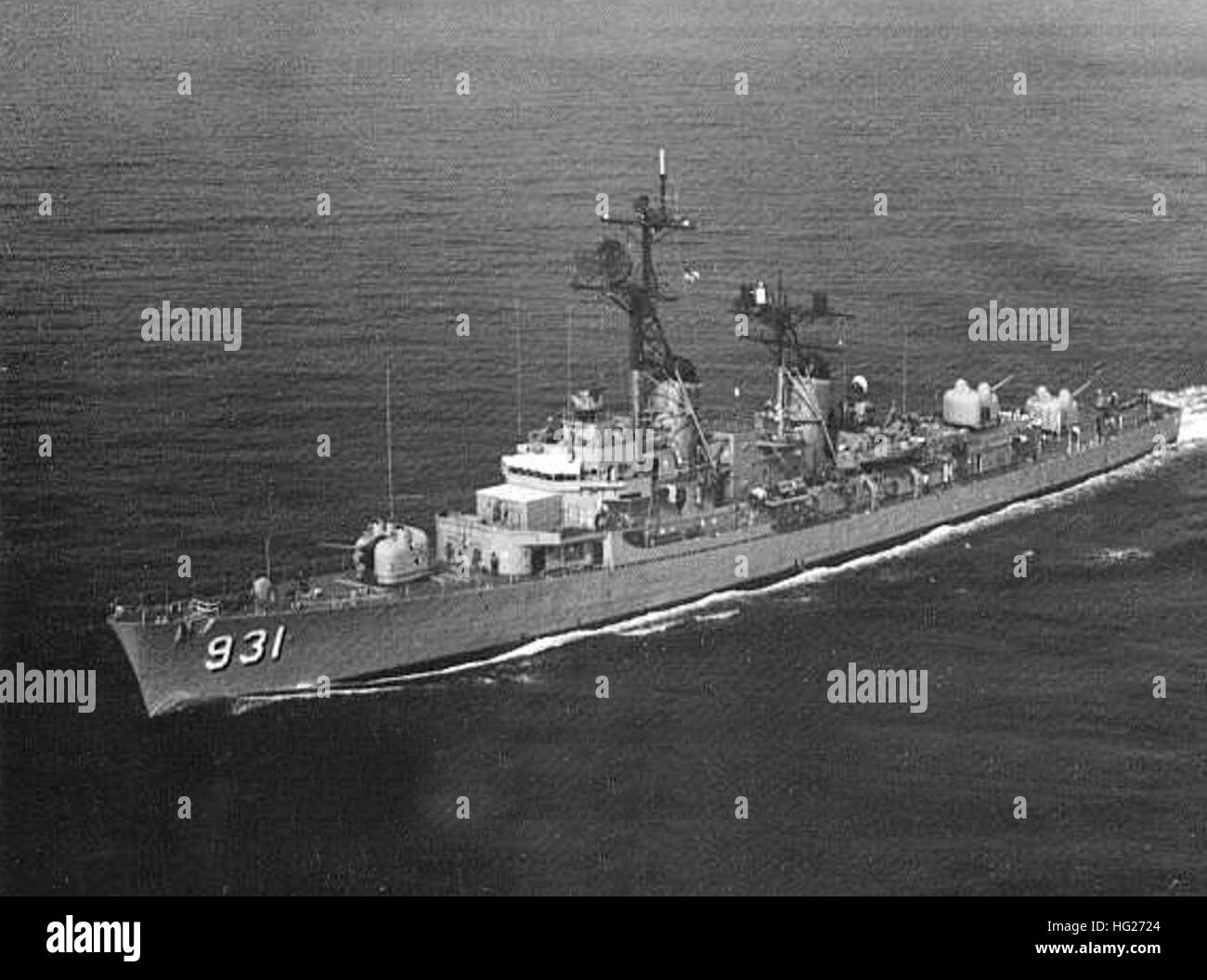 Uss forrest sherman dd 931 underway hi-res stock photography and images ...