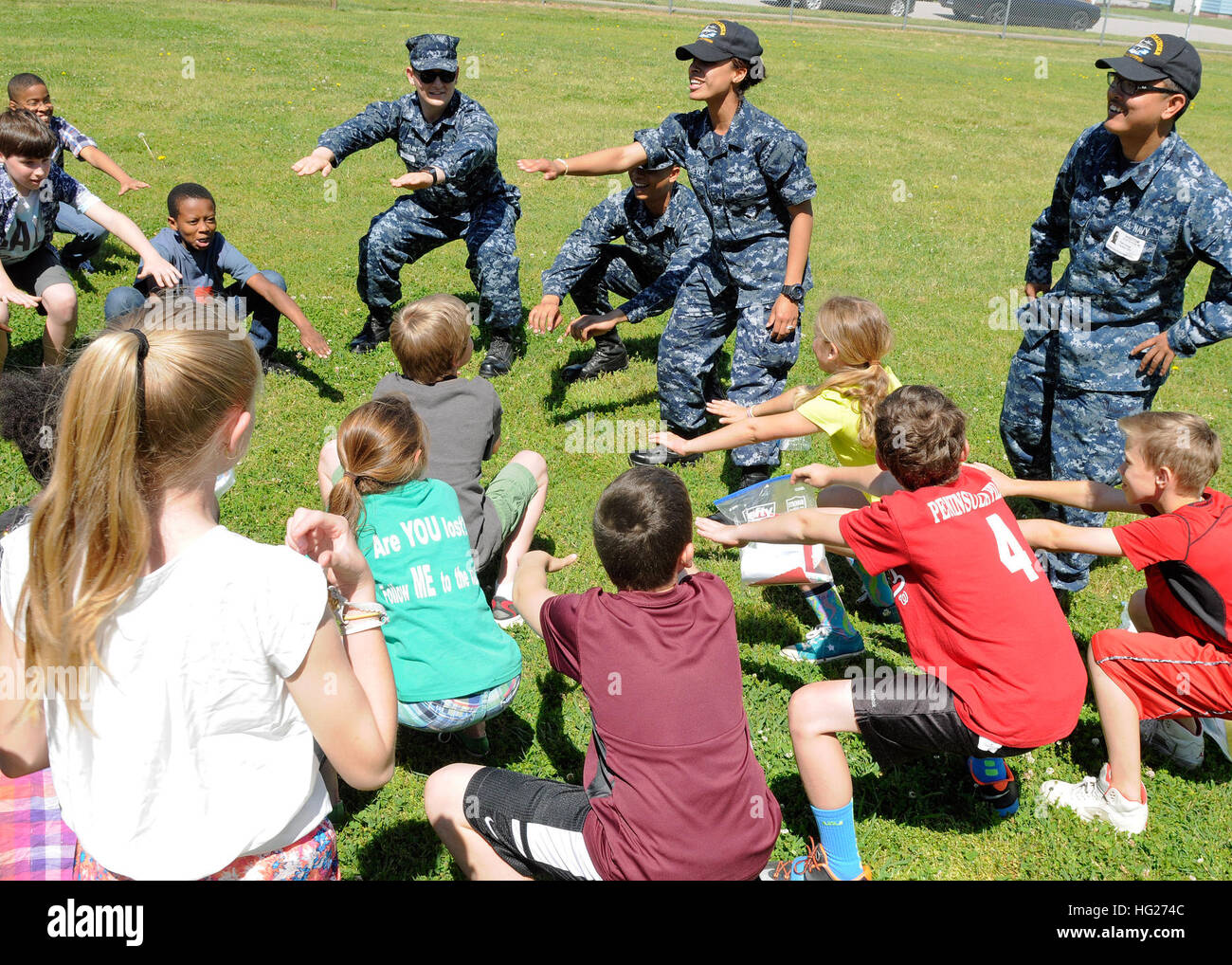 Navy physical training hi-res stock photography and images - Alamy