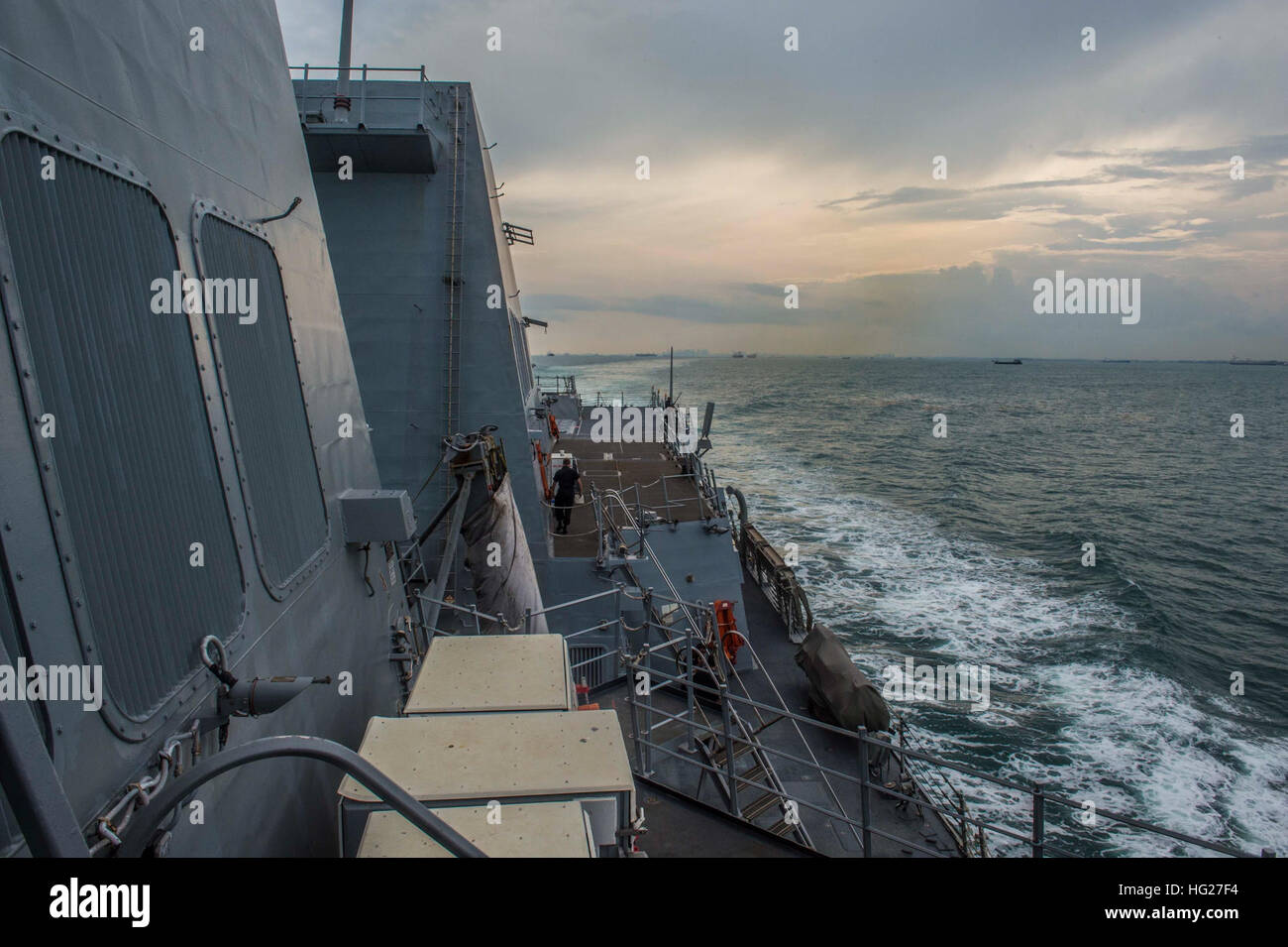 150521-N-ZZ786-066 SINGAPORE (May 21, 2015) The Arleigh Burke-class ...