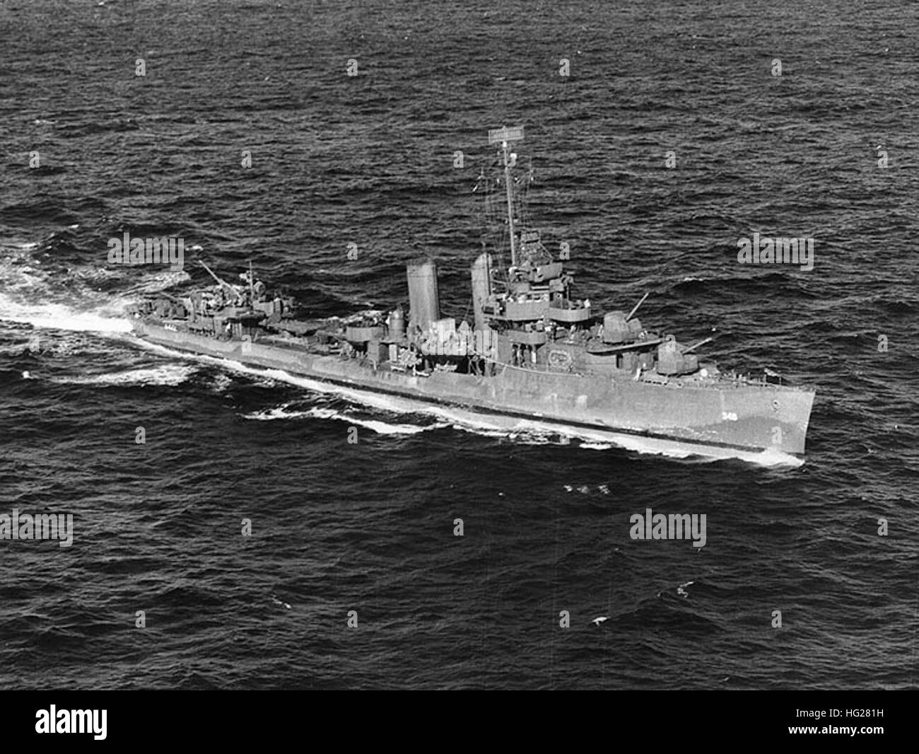 USS Farragut (DD-348) at sea, December 1943. Official U.S. Navy ...