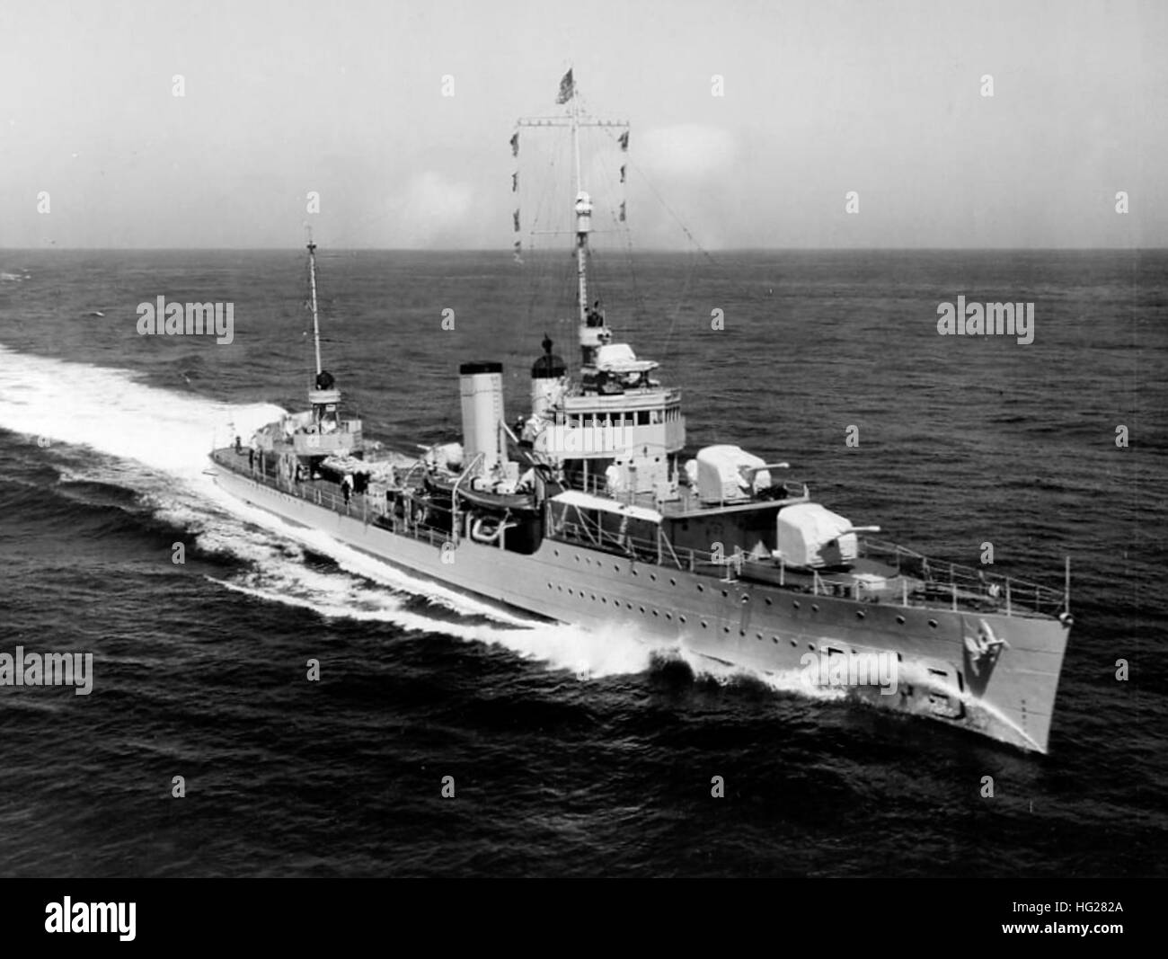 USS Dewey (DD-349) underway at sea off San Diego, California on 14 ...