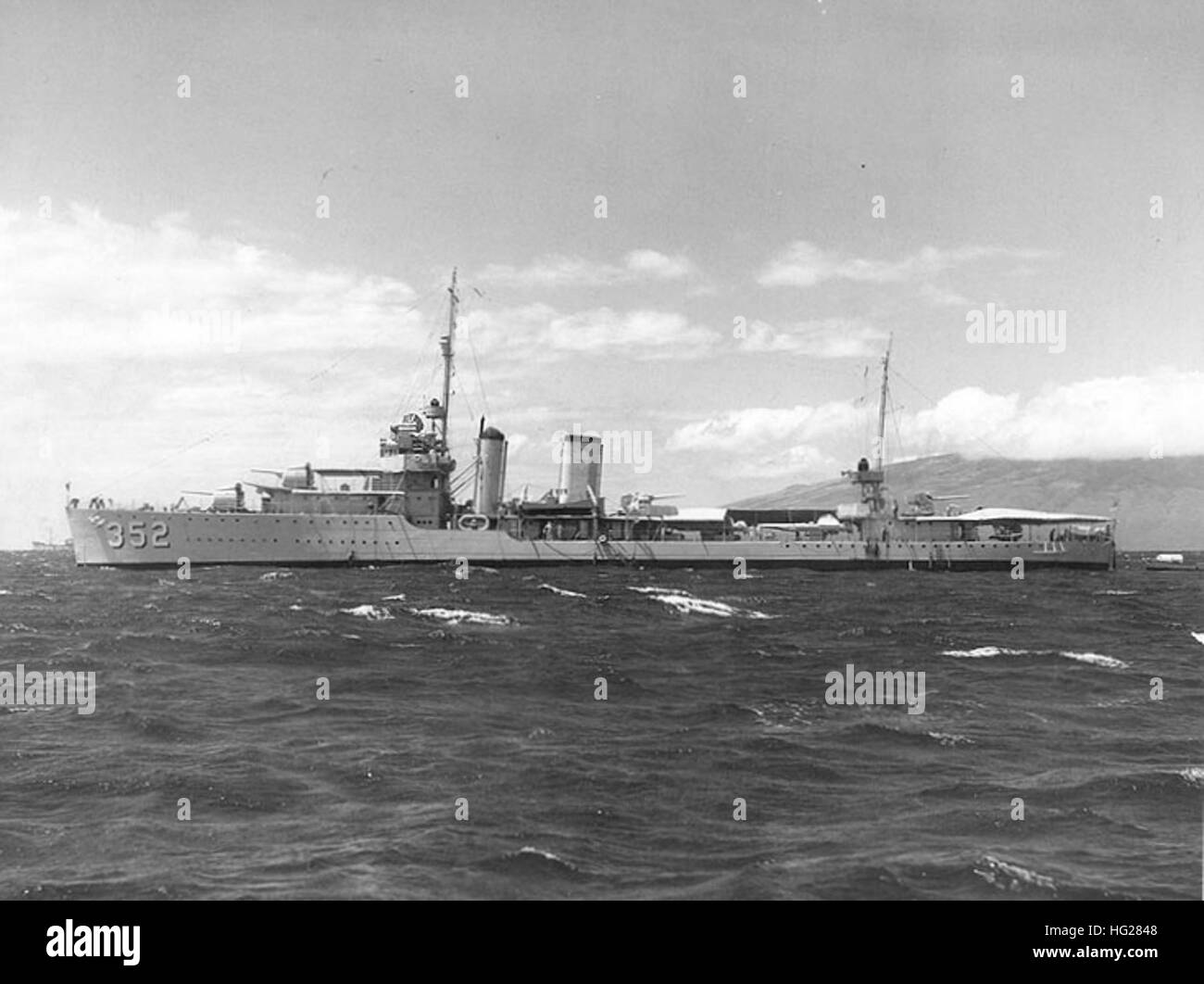 USS Worden (DD-352) at anchor, circa the later 1930s Official U.S. Navy ...