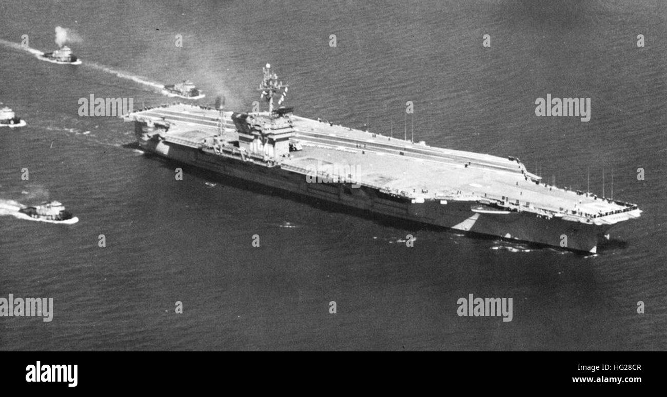USS John F. Kennedy (CVA-67) leaving Norfolk in October 1968 Stock ...