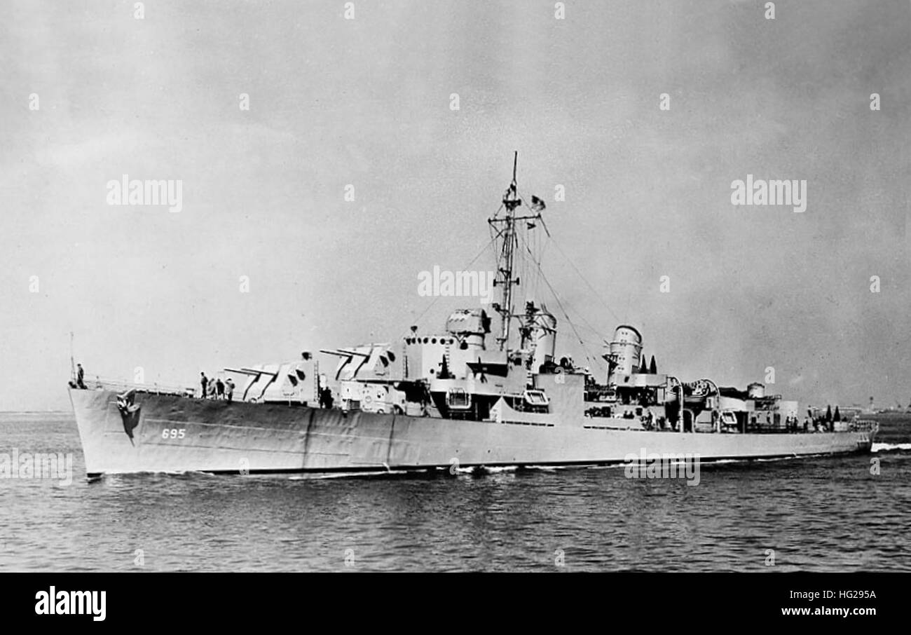 (DD-695) Photographed when first completed, circa March 1944. Wartime ...