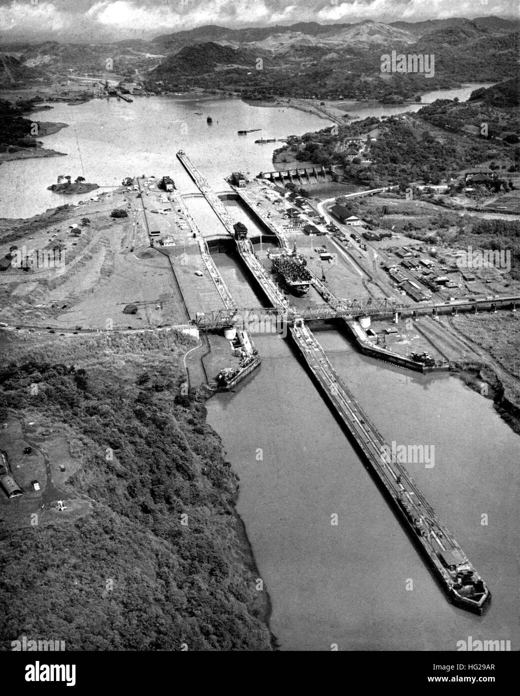 USS Bataan (CVL-29) on the Panama Canal 1945 Stock Photo - Alamy
