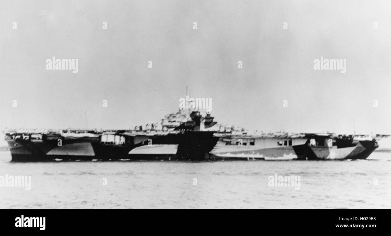 USS Franklin (CV-13) underway c1944 Stock Photo - Alamy