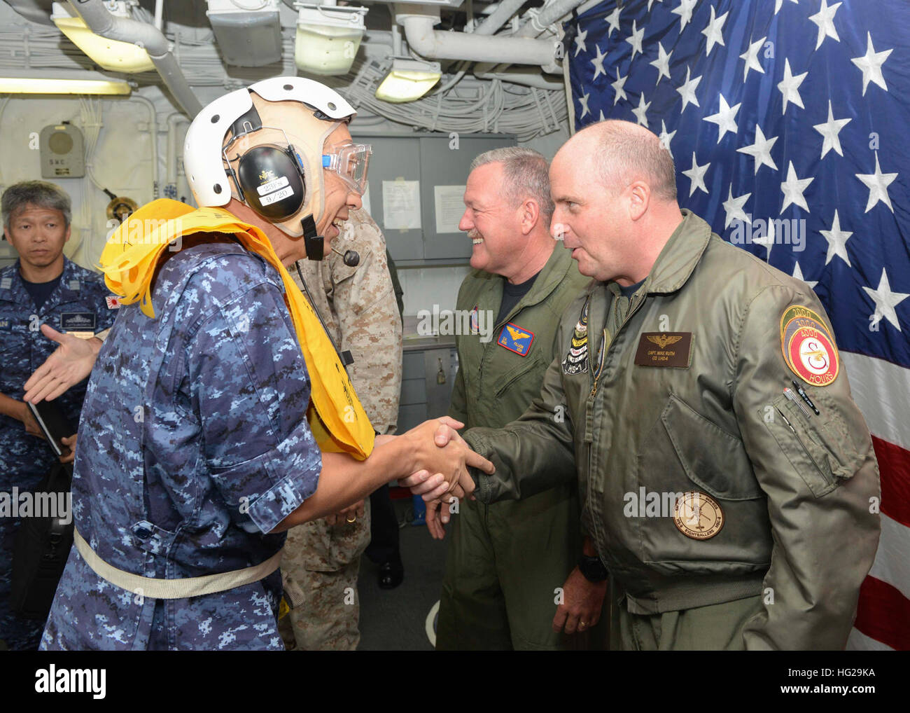 Commanding officer of the amphibious assault ship uss boxer lhd hi-res ...