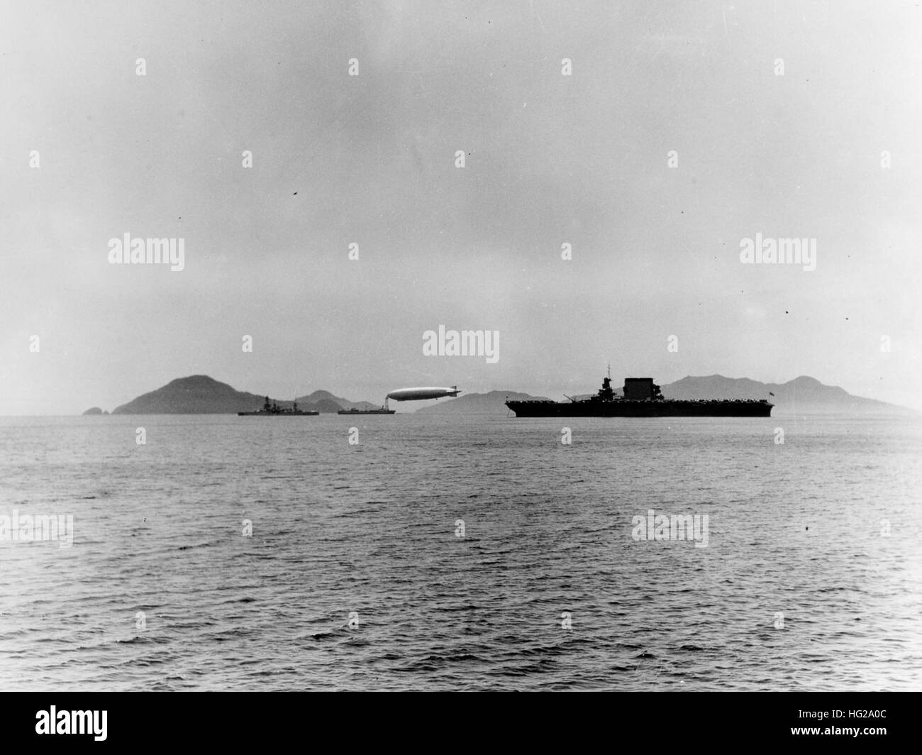 USS Los Angeles (ZR-3), USS Patoka (AO-9) and USS Lexington (CV-2) off ...