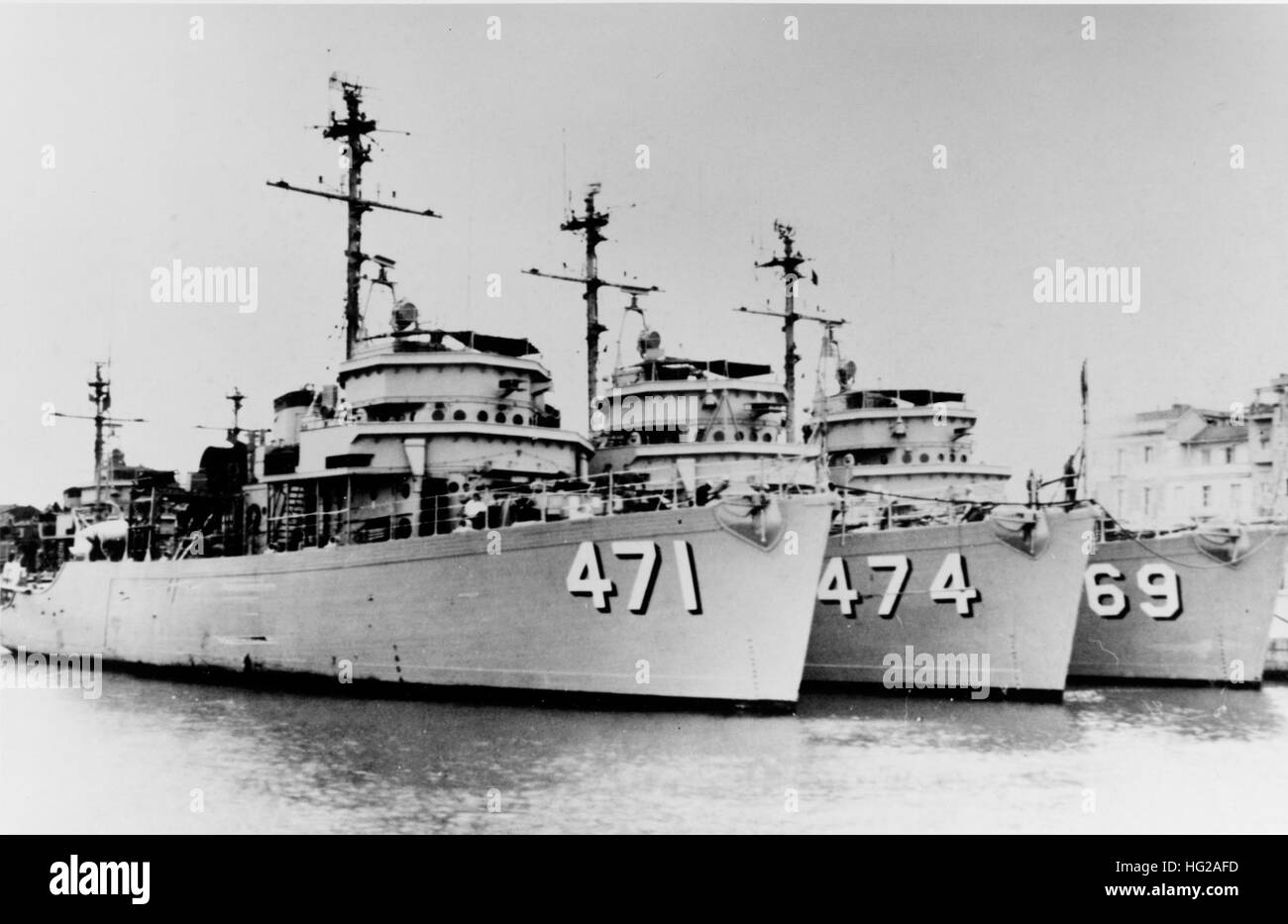 USS Skill (MSO-471), USS Vital (MSO-474), and USS Sagacity (MSO-469) in ...