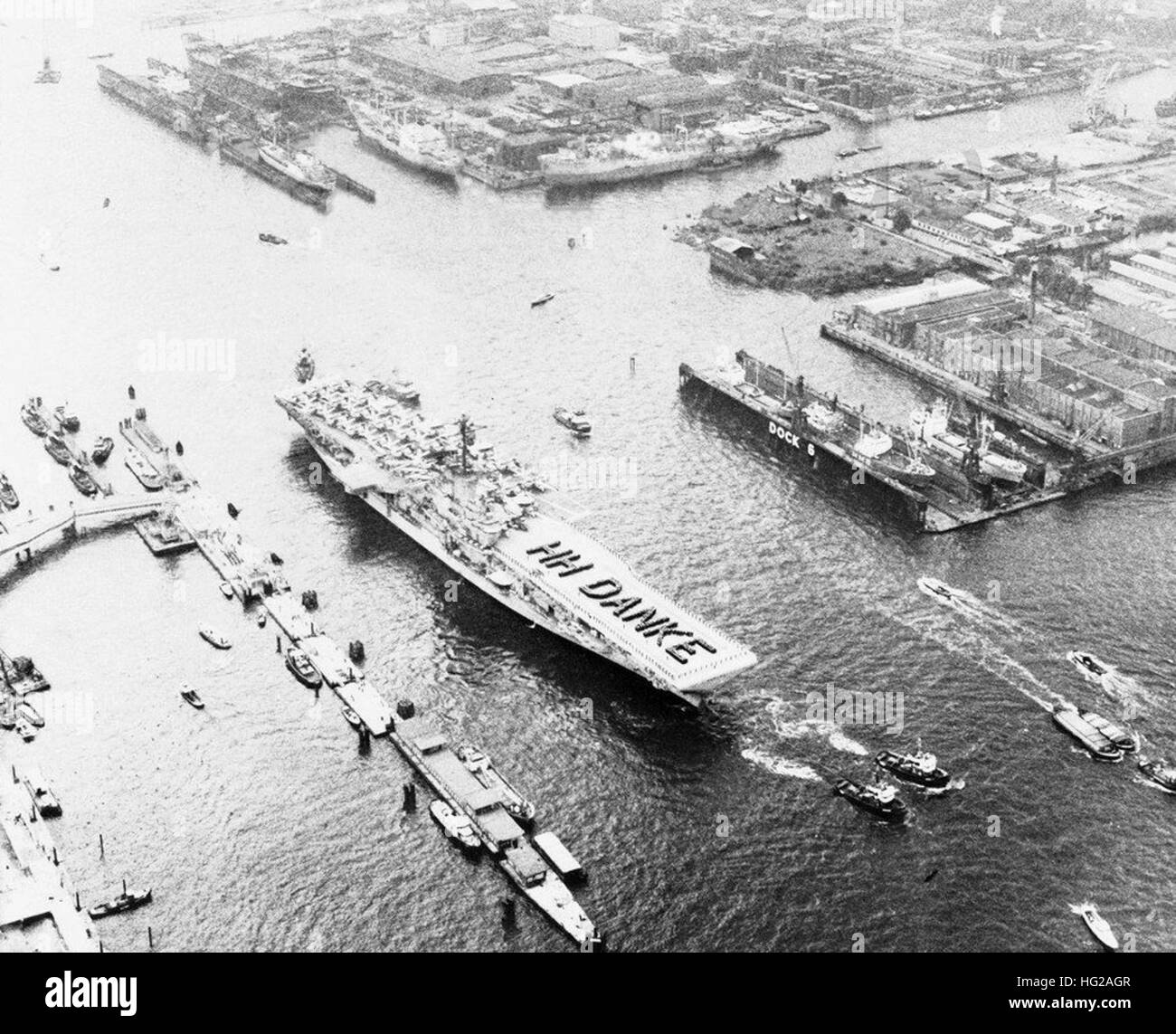 USS Randolph (CVS-15) leaving Hamburg in 1966 Stock Photo - Alamy