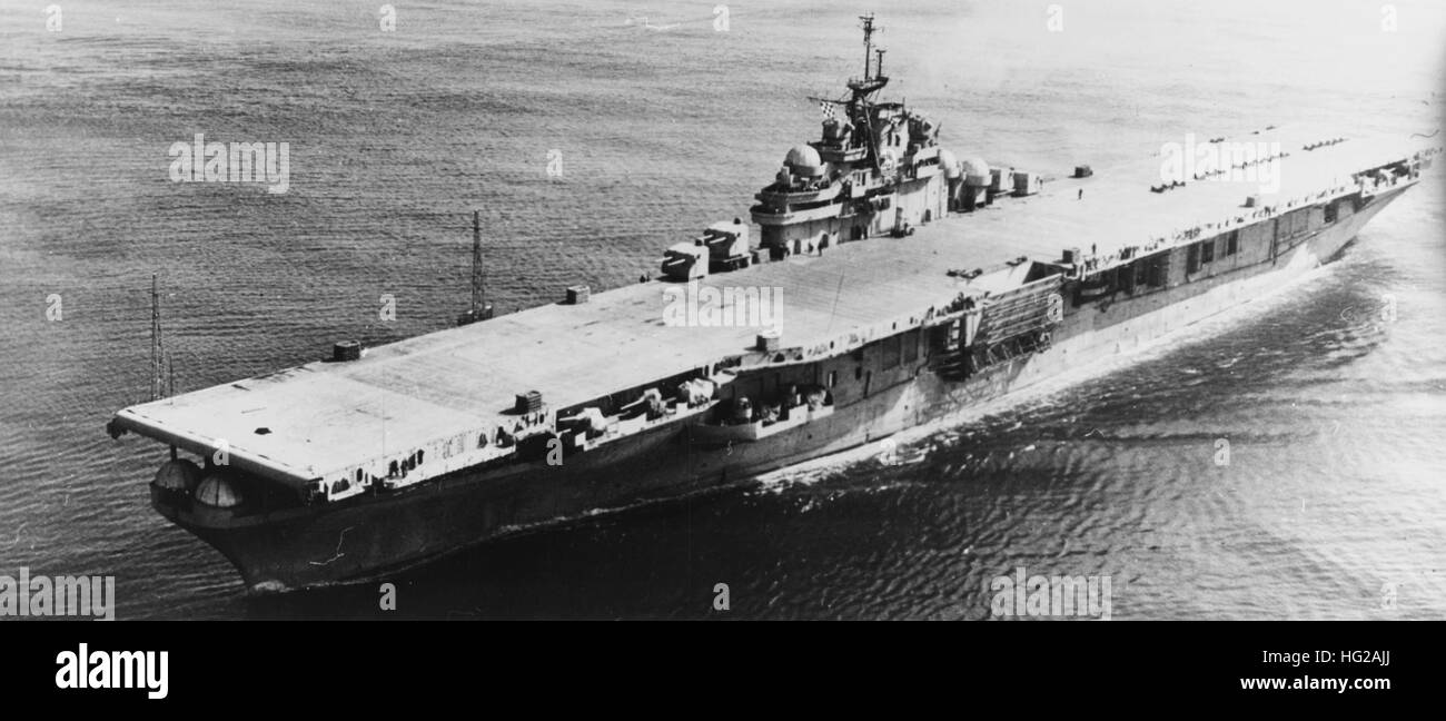 USS Shangri-La (CV-38) underway c1950 Stock Photo - Alamy