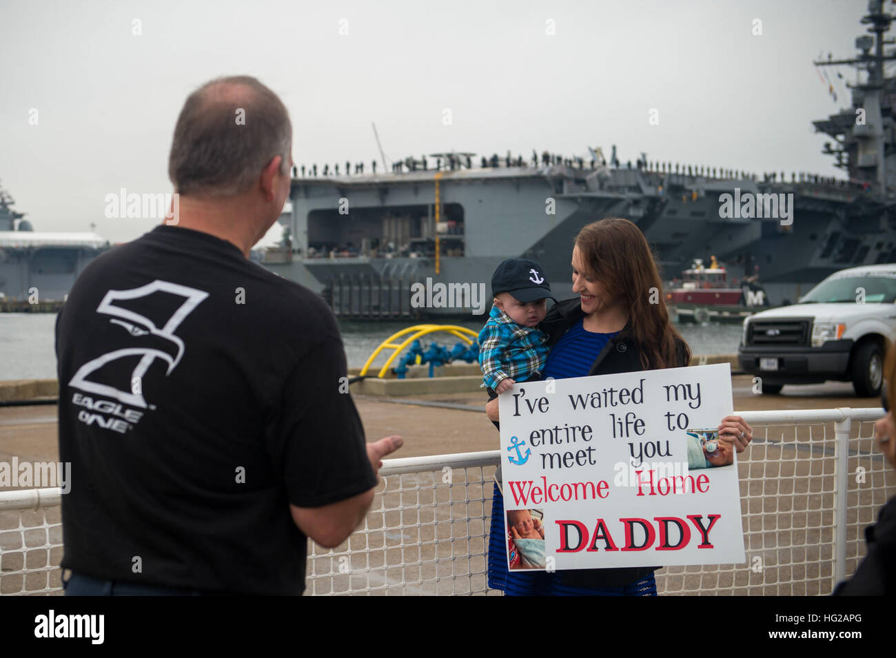 Nimitz-class aircraft carrier USS George Washington (CVN 73) arrives at ...