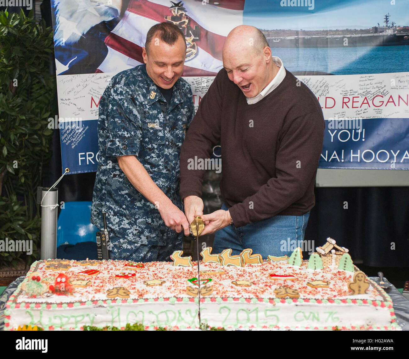 151225-N-ZZ999-103 YOKOSUKA, Japan - Capt. Chris Bolt, commanding ...