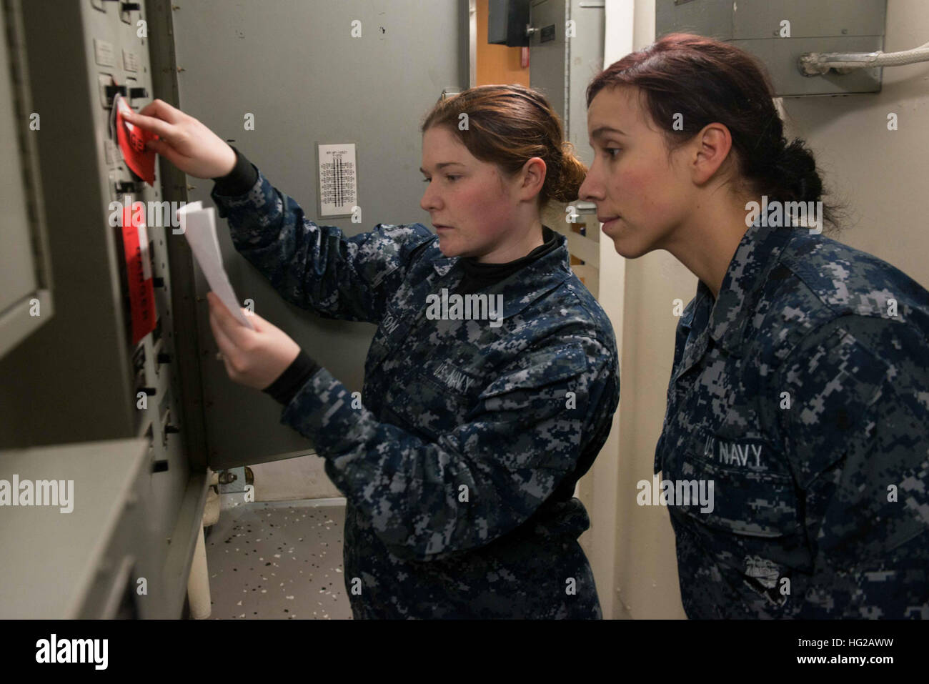 160105-N-DA737-006 BREMERTON, Wash. (Jan. 5, 2016) - Electrician's Mate ...