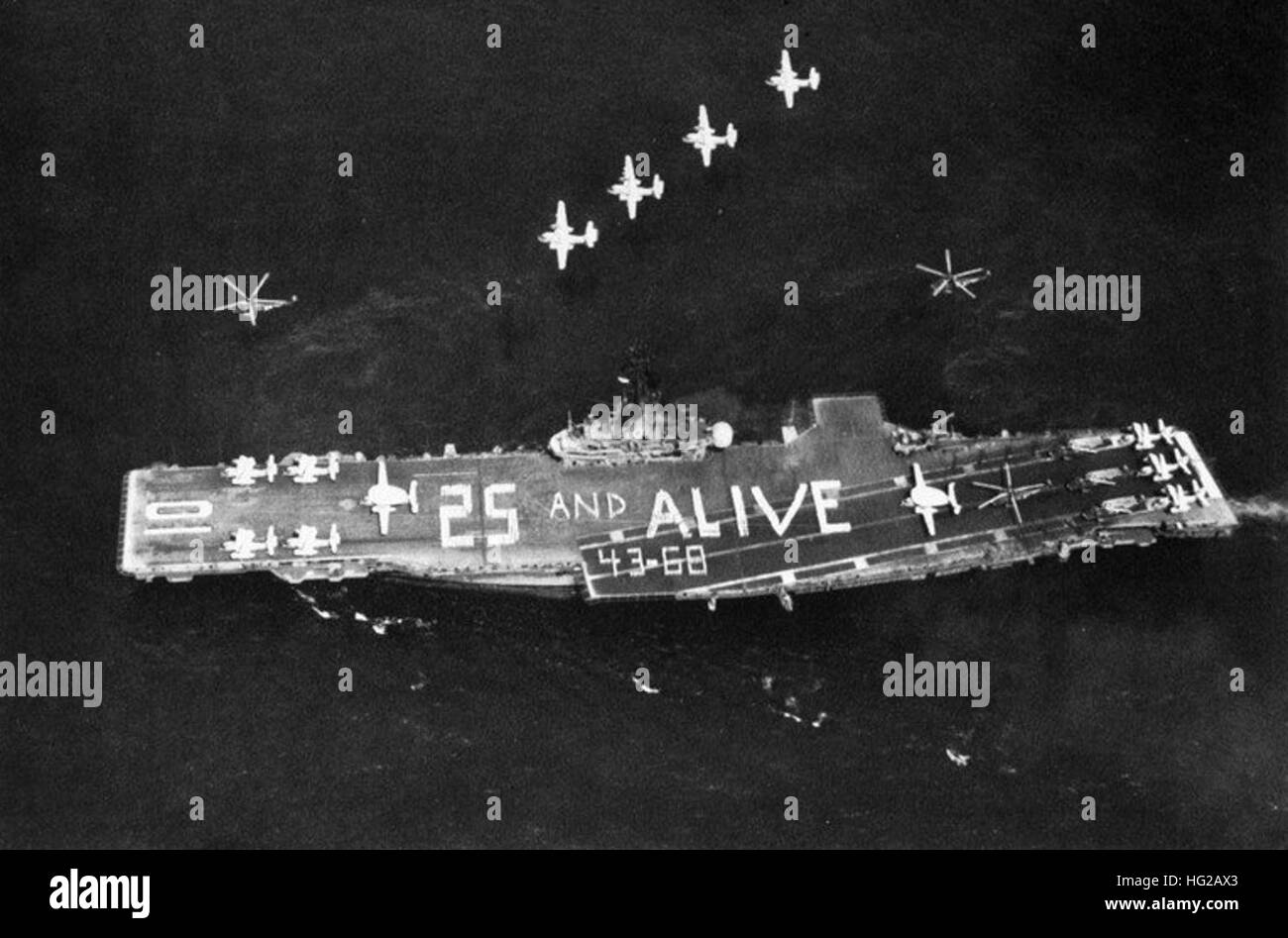 USS Yorktown (CVS-10) turning 25 in 1968 Stock Photo - Alamy