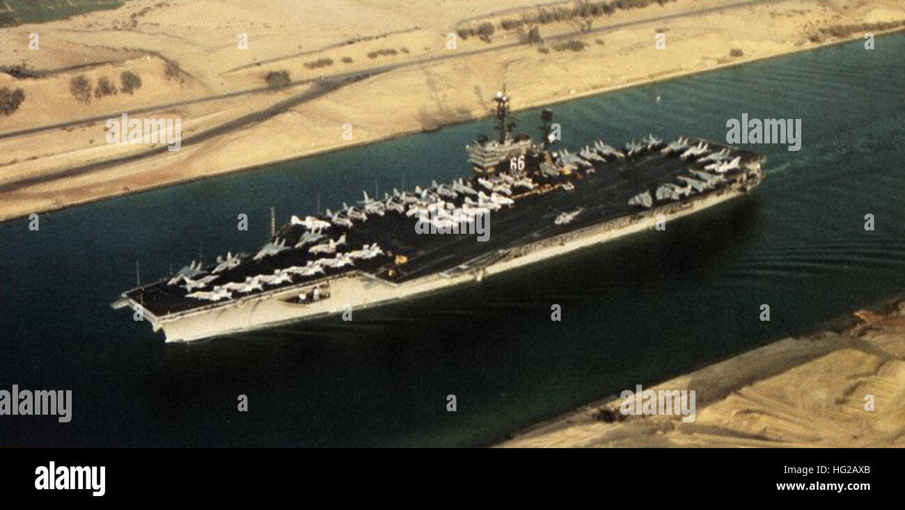 USS America (CV-66) in the Suez Canal 1992 Stock Photo - Alamy