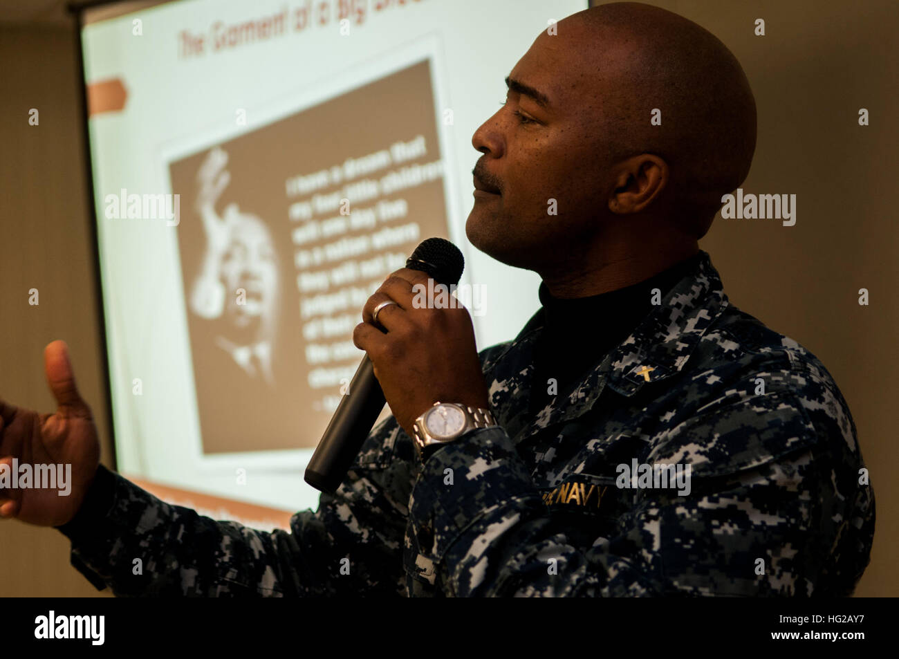 160114-N-MG976-042 NEWPORT NEWS, Va. (Jan. 14, 2016) Cmdr. Maurice ...