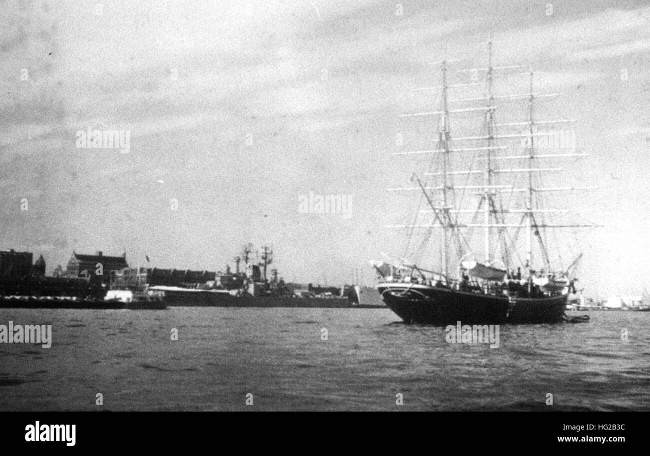 Uss newport news ca 148 in hi-res stock photography and images - Alamy