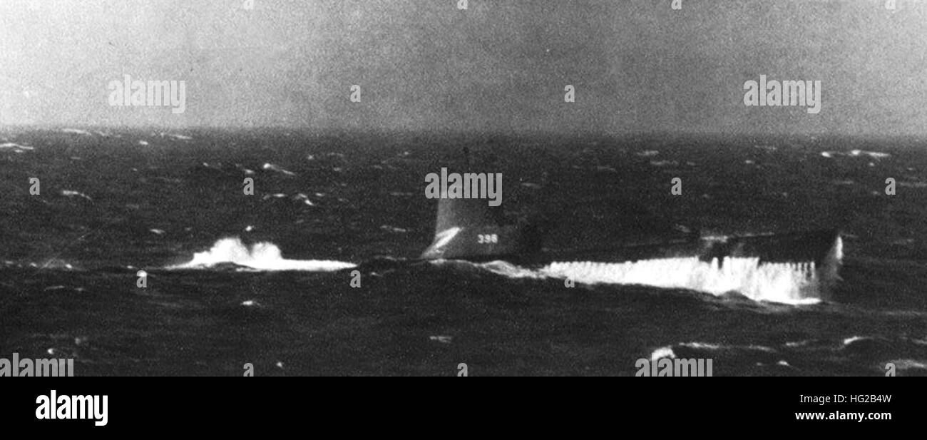 USS Segundo (SS-398) at sea c1965 Stock Photo - Alamy