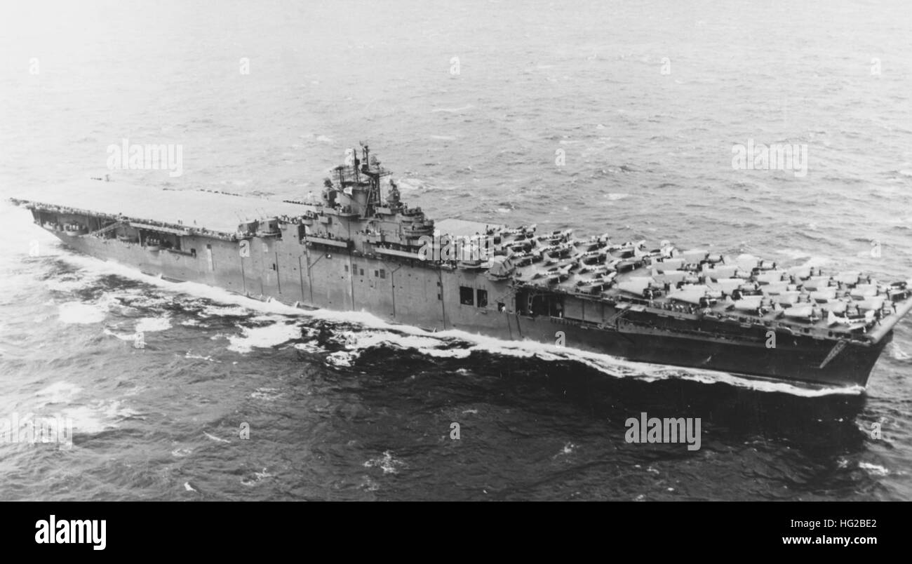 USS Lexington (CV-16) underway on 12 November 1943 Stock Photo - Alamy