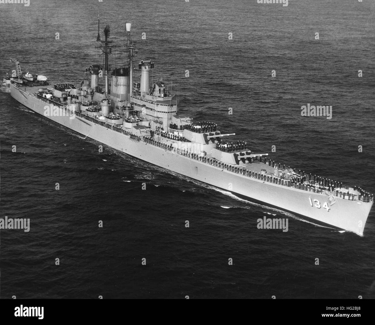 USS Des Moines (CA-134) underway on 15 December 1959 Stock Photo - Alamy