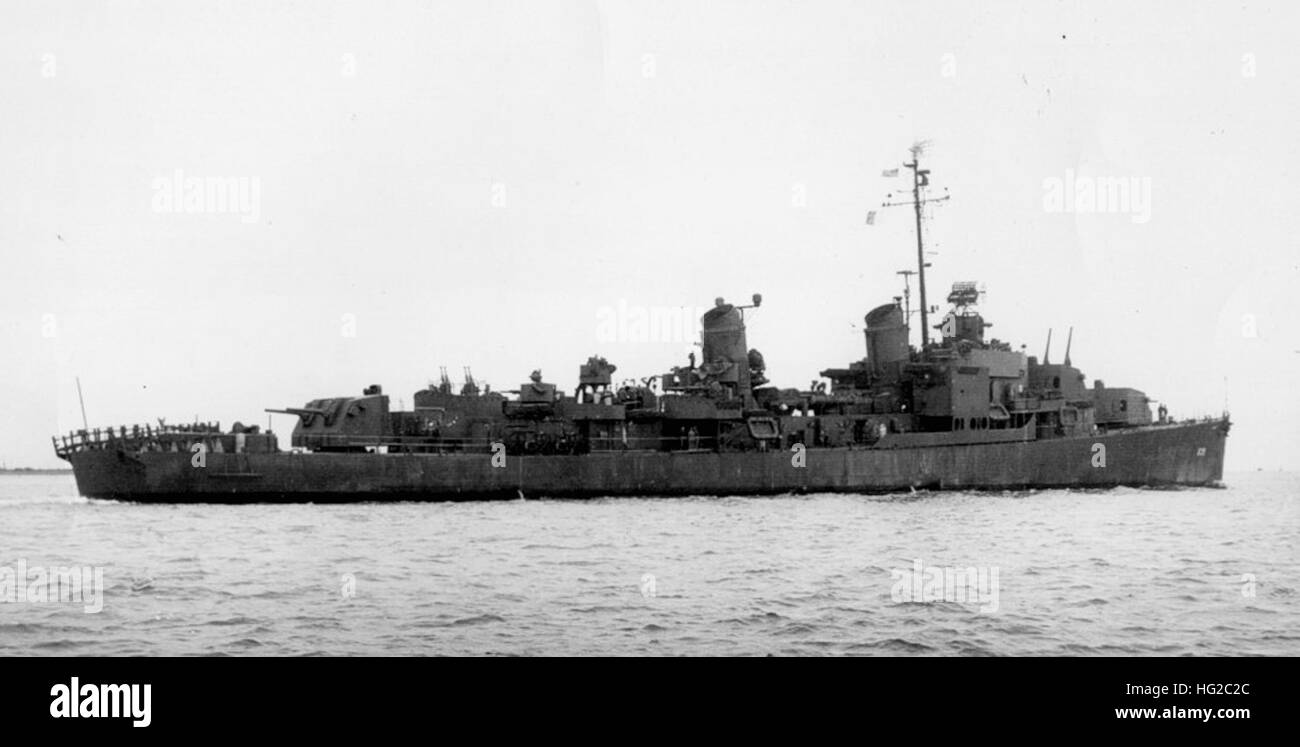 USS Power (DD-839), a Gearing-class destroyer, operates off Boston ...