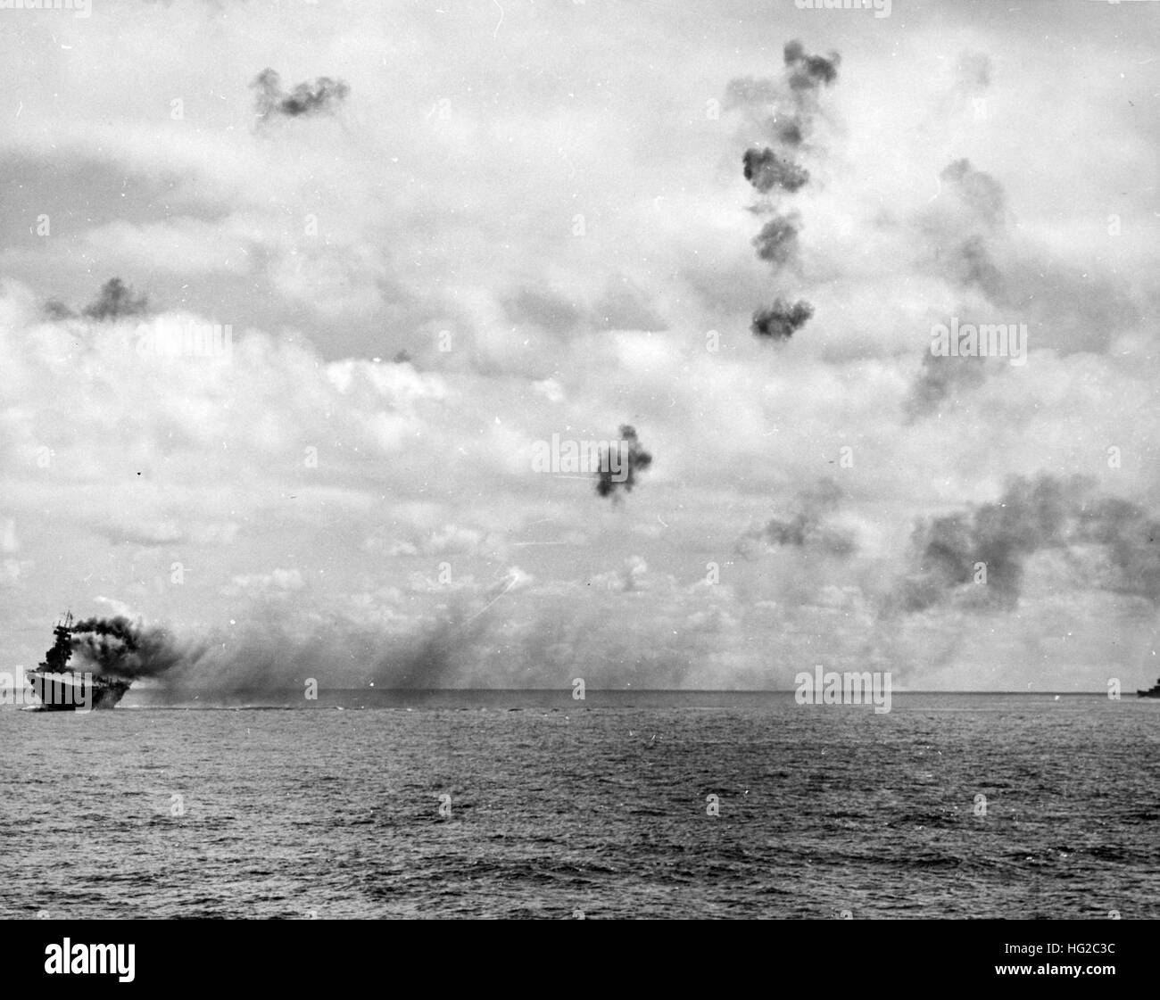 Aircraft carrier maintenance sailors Black and White Stock Photos ...