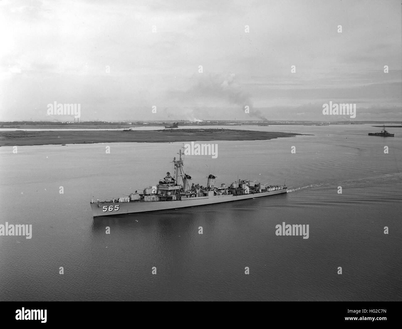 USS Smalley (DD-565) underway on 7 July 1952 Stock Photo - Alamy