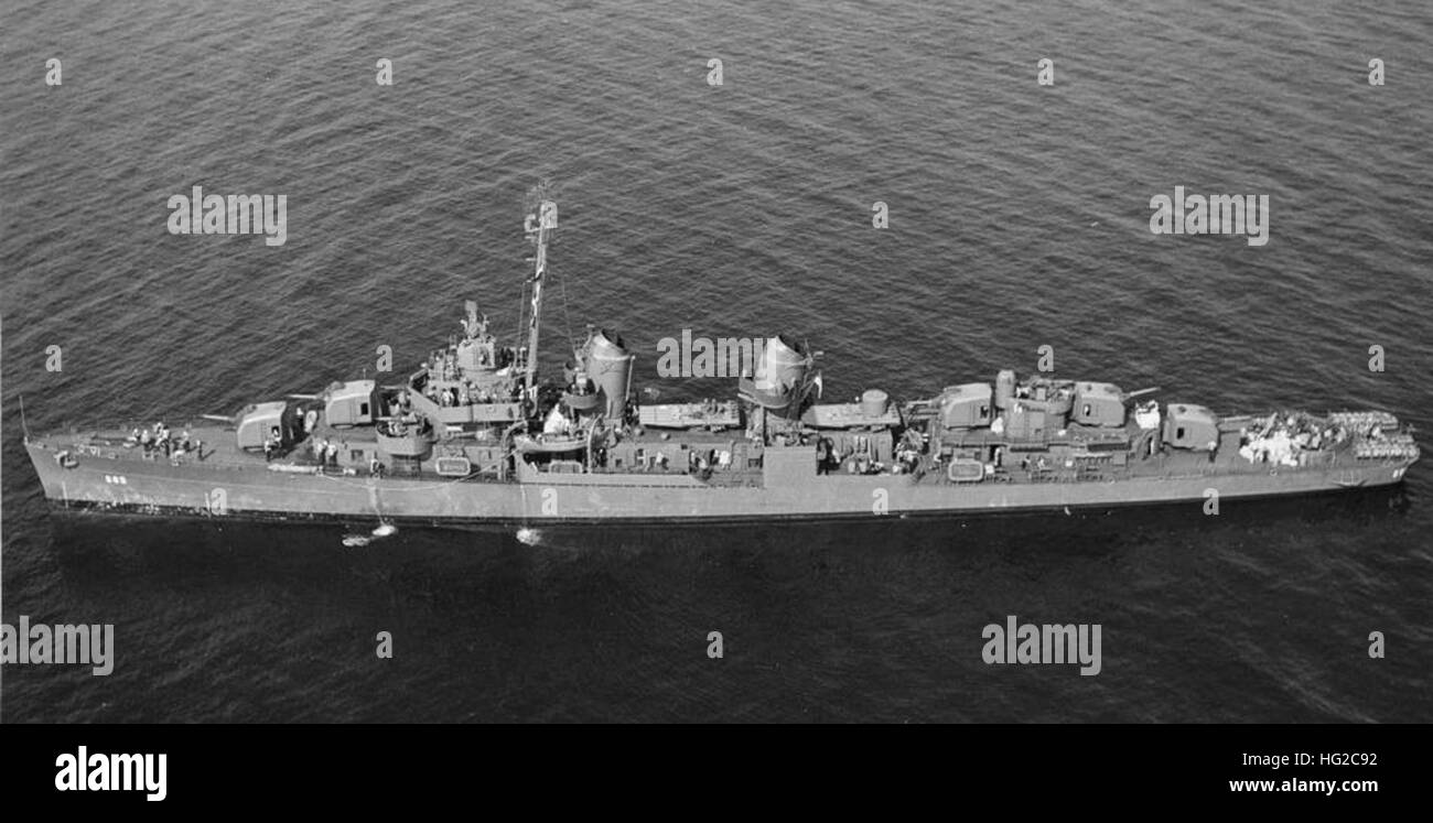 USS Picking (DD-685) at sea c1943 Stock Photo - Alamy