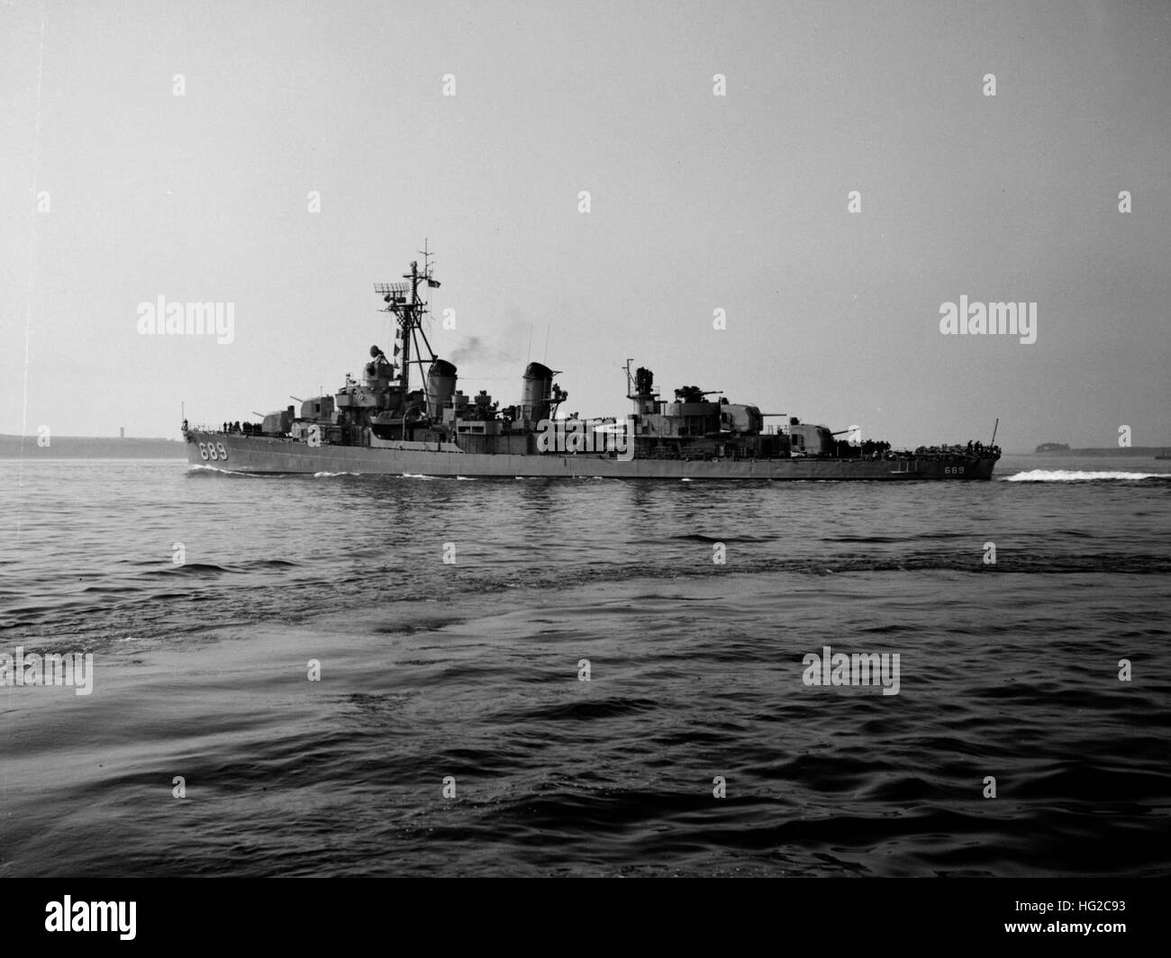 USS Wadleigh (DD-689) underway in May 1953 Stock Photo - Alamy