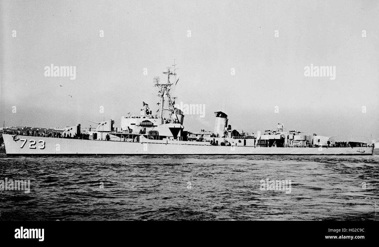 USS Walke (DD-723) off the San Francisco Naval Shipyard on 13 February ...